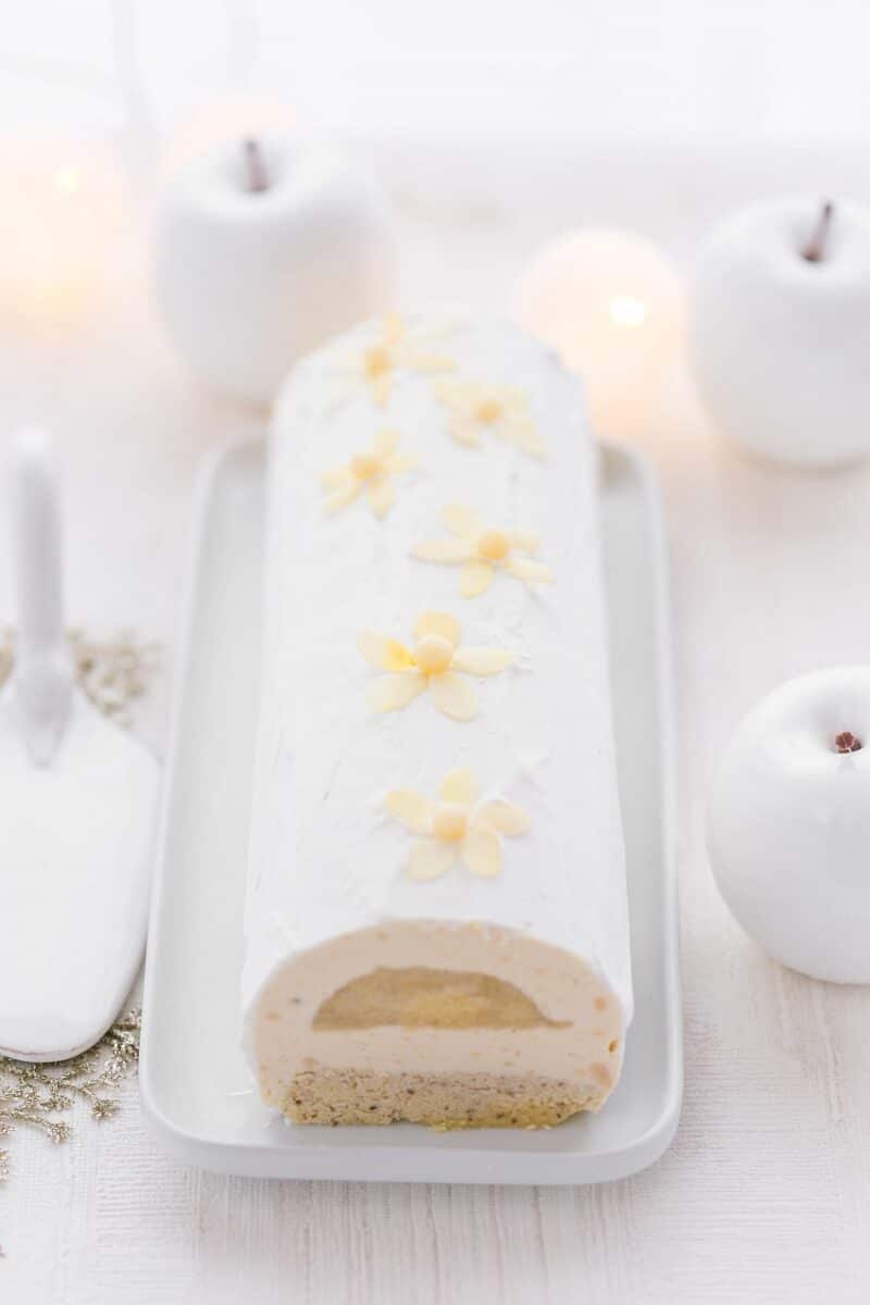 Recette de Bûche de Noël glacée aux pommes et aux amandes - Gastronomie ...