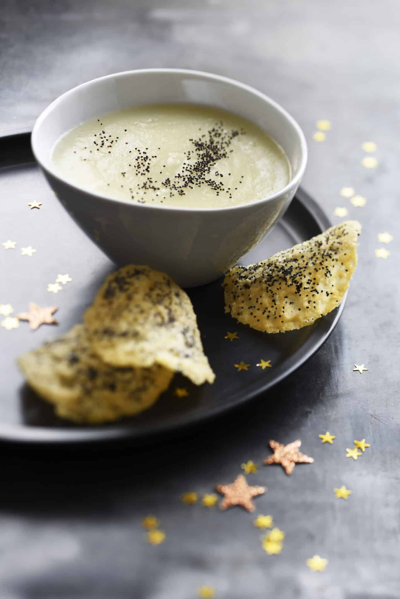 Recette de Velouté de panais et tuiles de parmesan au pavot bleu ...